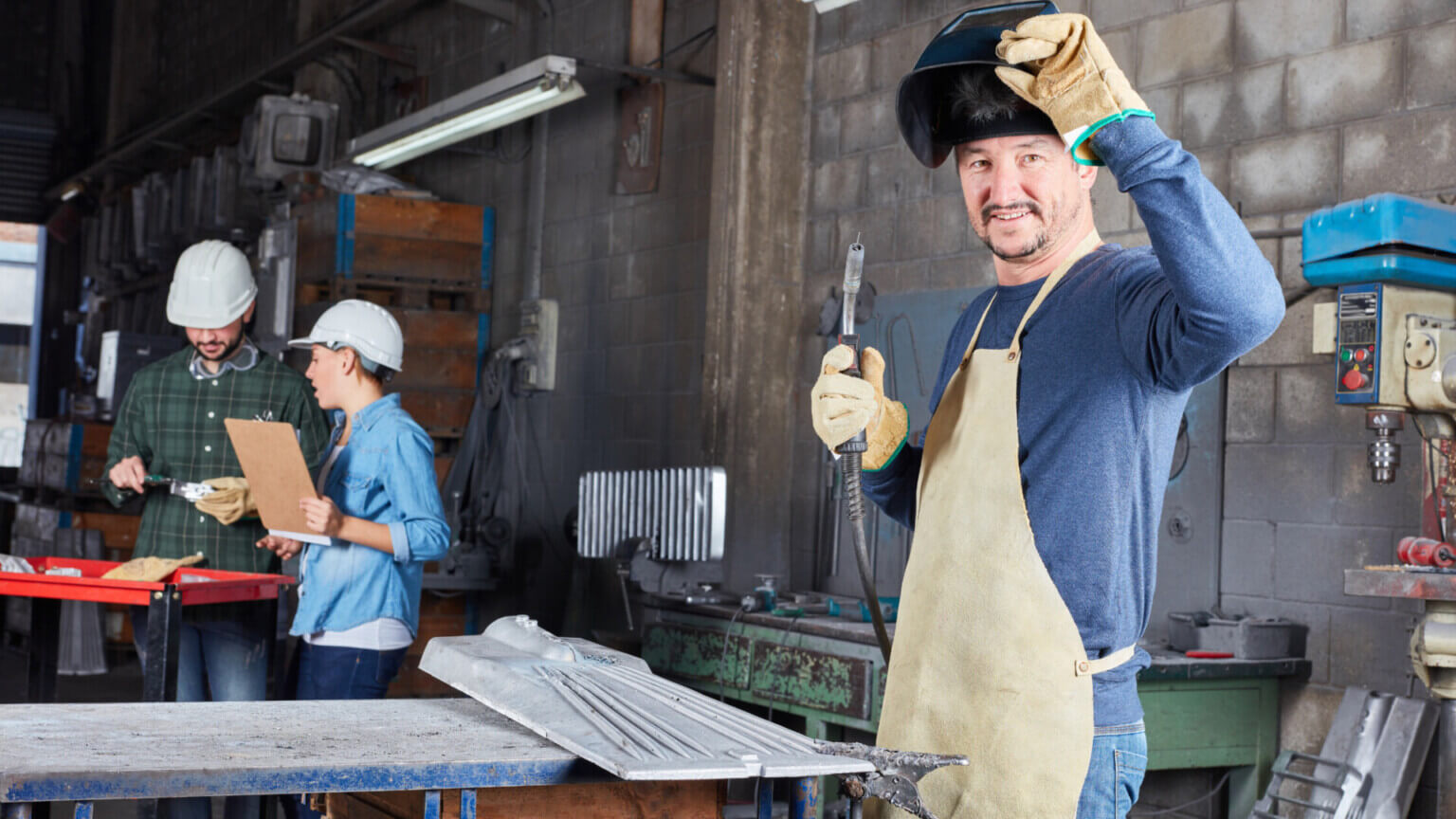How To Become A Welder in Australia: Shortages, Salaries, and Visa ...